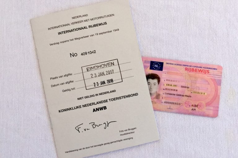 Rijbewijs wordt vanaf 2030 digitaal - KNAC - de club van en voor ...