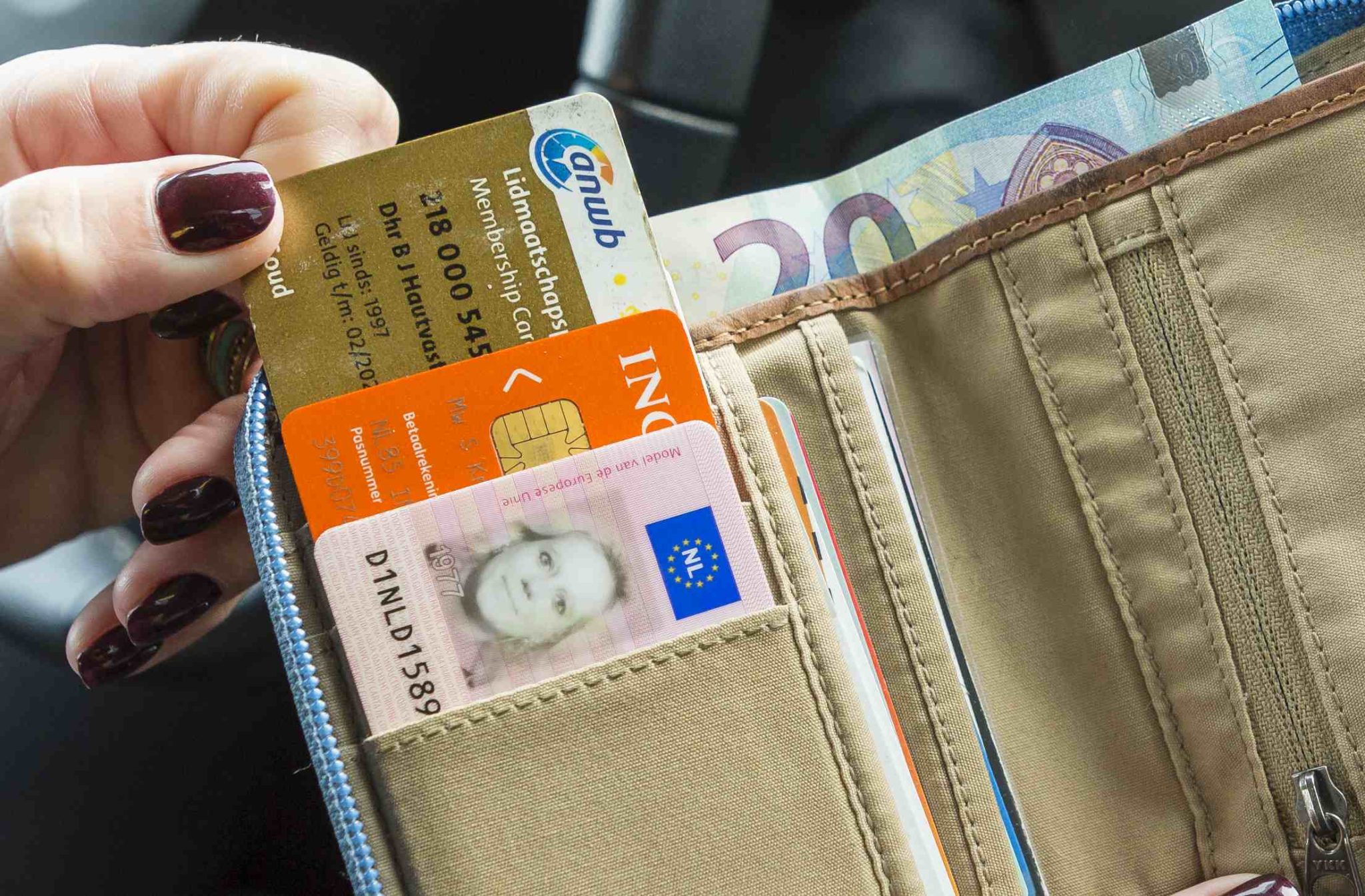 Rijbewijs wordt vanaf 2030 digitaal - KNAC - de club van en voor ...